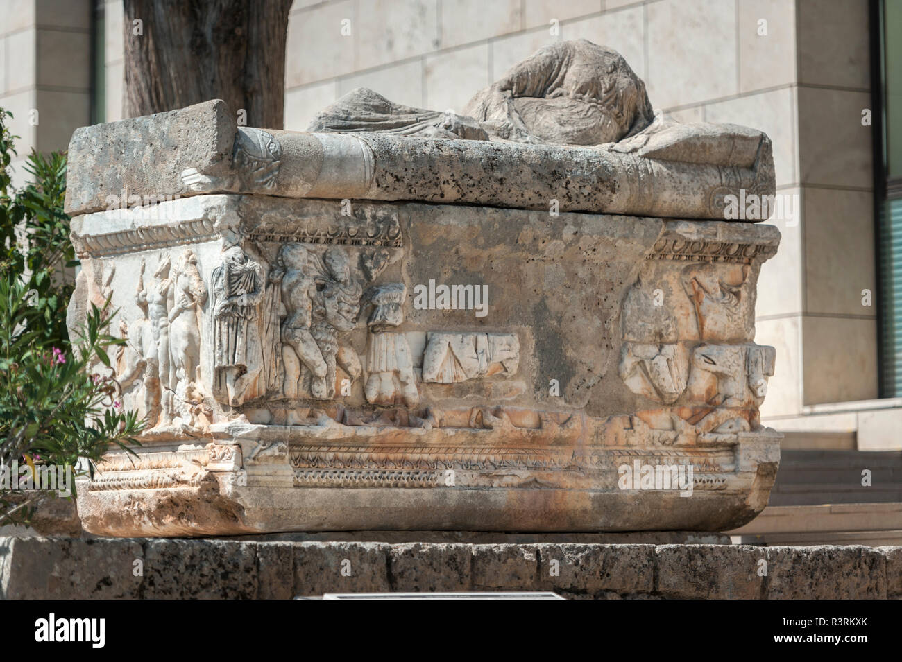Marble sarcophagus, Delphi, Greece Stock Photo - Alamy Marble sarcophagus, Delphi, Greece Stock Photo - Alamy