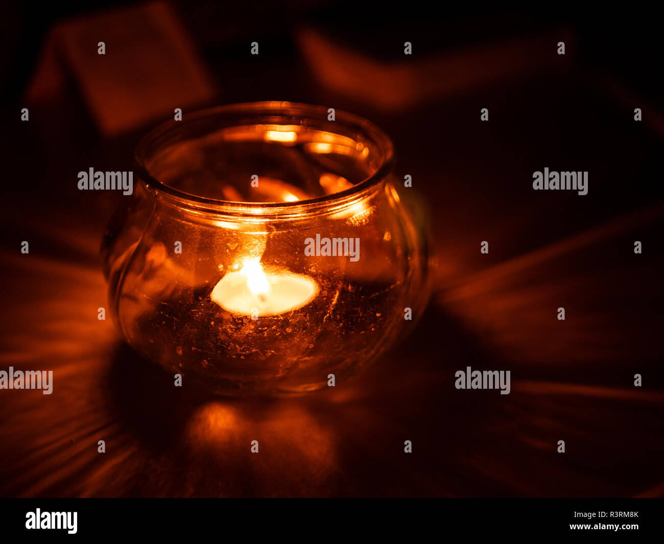 Candle light background hi-res stock photography and images - Alamy