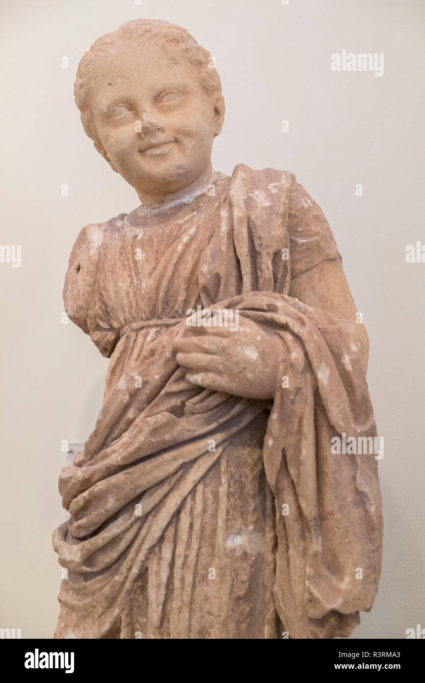 Statue of Smiling Girl, Delphi Museum, Delphi, Greece Stock Photo - Alamy
