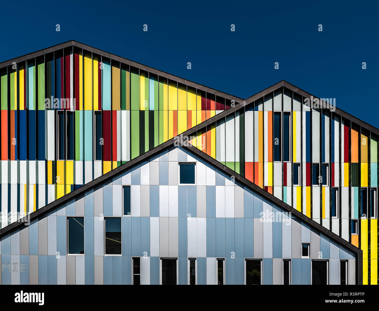 Diagonal lines in architecture hi-res stock photography and images - Alamy