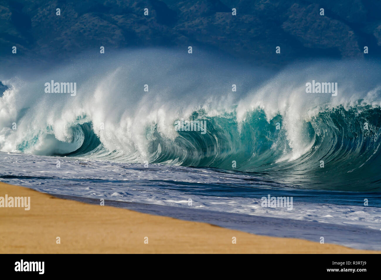 Huge waves splashing in big hi-res stock photography and images - Alamy