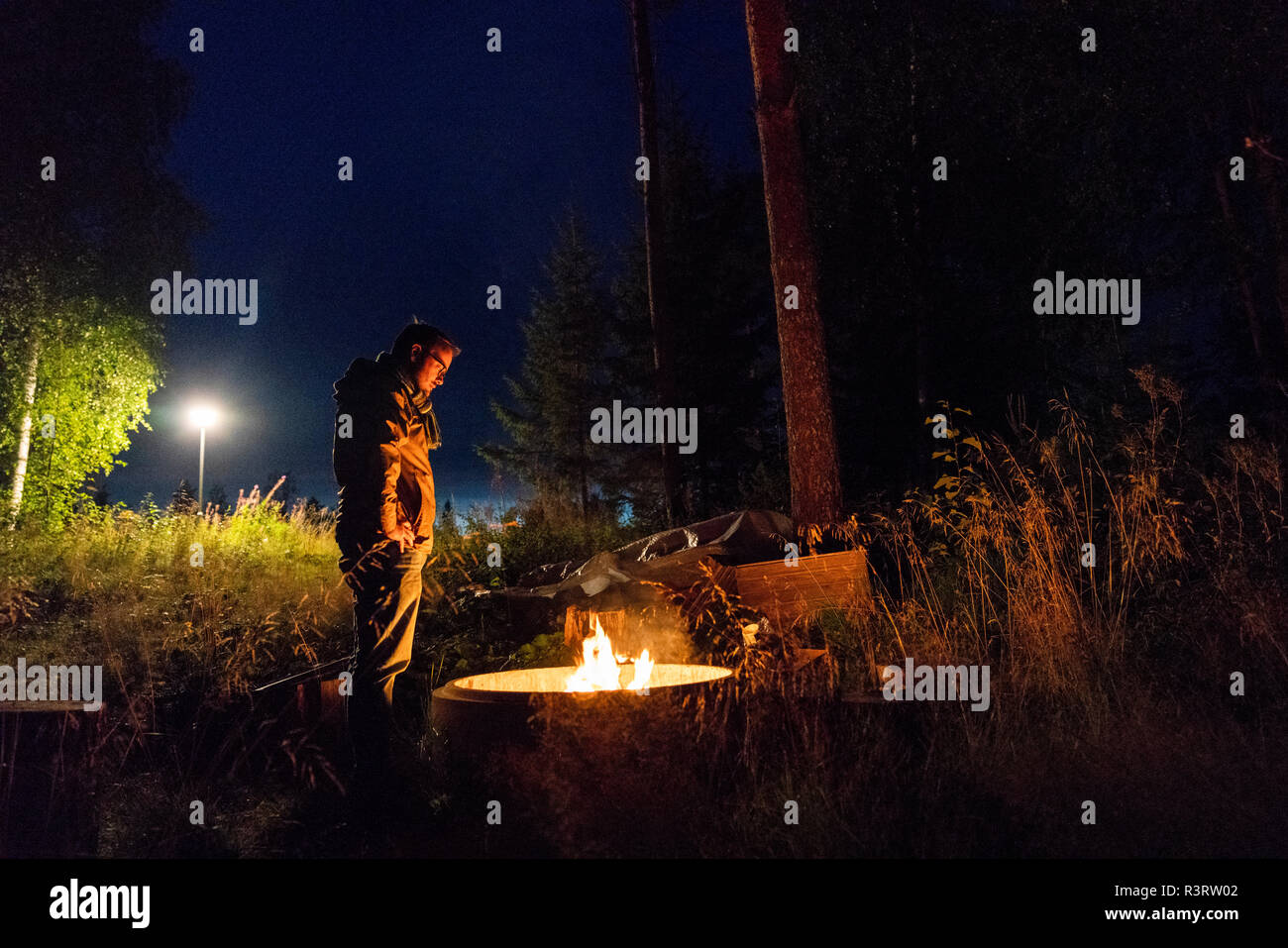 Campfire on ground hi-res stock photography and images - Alamy