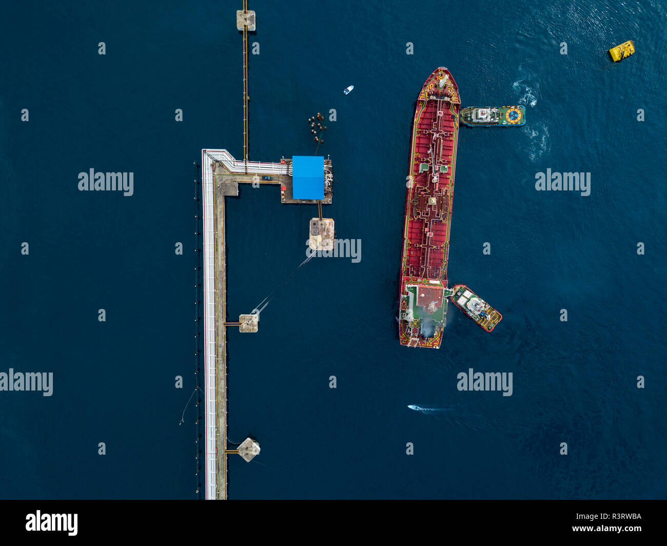 Tanker ship cargo overhead hi-res stock photography and images - Alamy