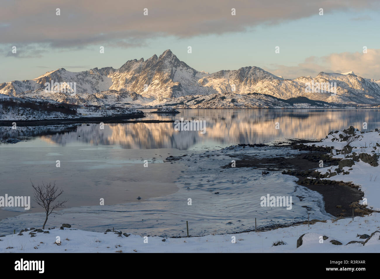 Leknes norway hi-res stock photography and images - Alamy