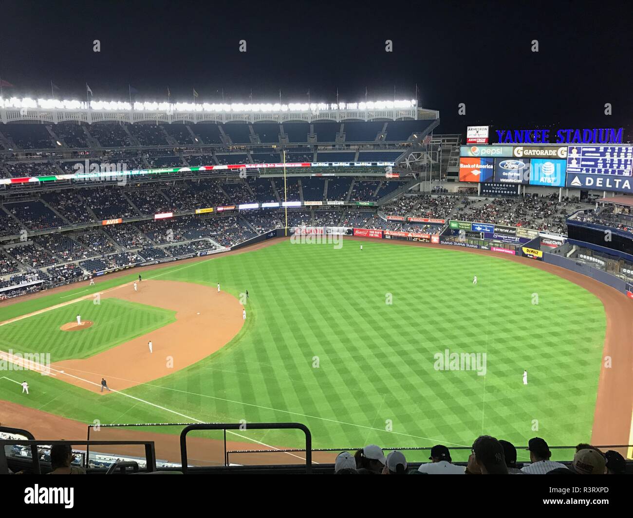 New york city double parking hi-res stock photography and images - Alamy