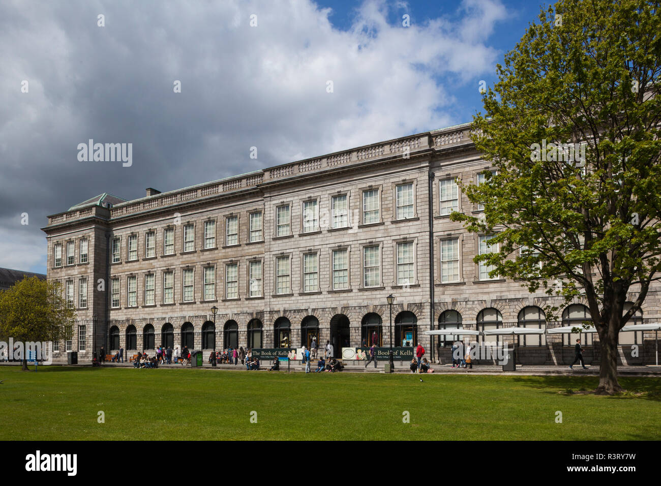 Ireland, Dublin, Trinity College, Old Library building, exterior Stock ...