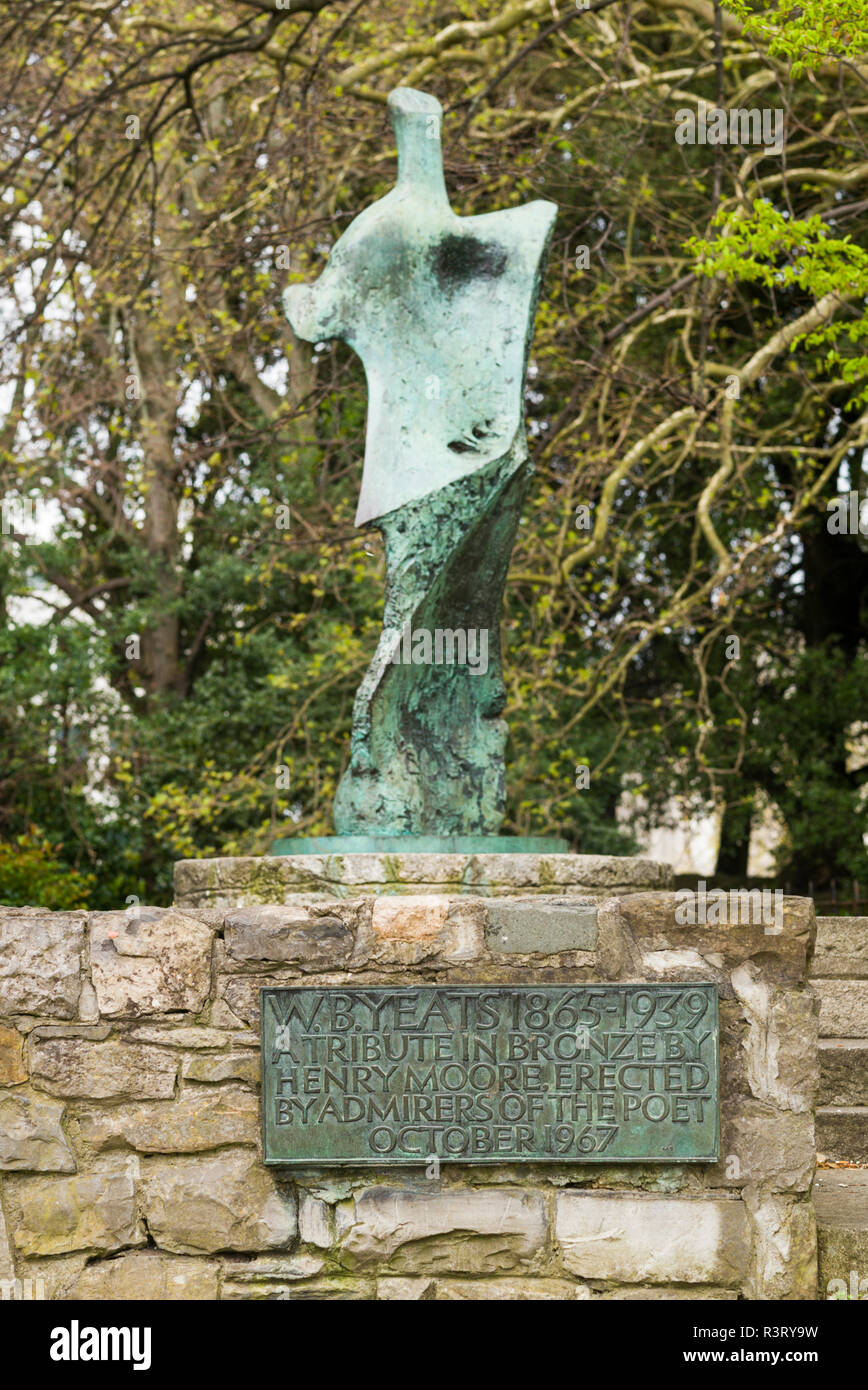 Yeats statue hi-res stock photography and images - Alamy