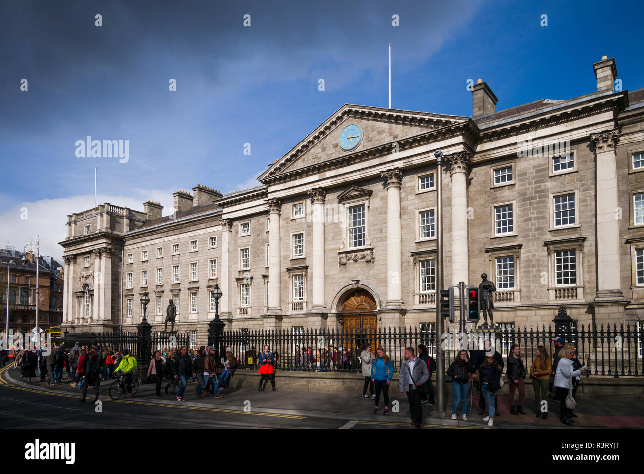 Trinity college main entrance hi-res stock photography and images - Alamy