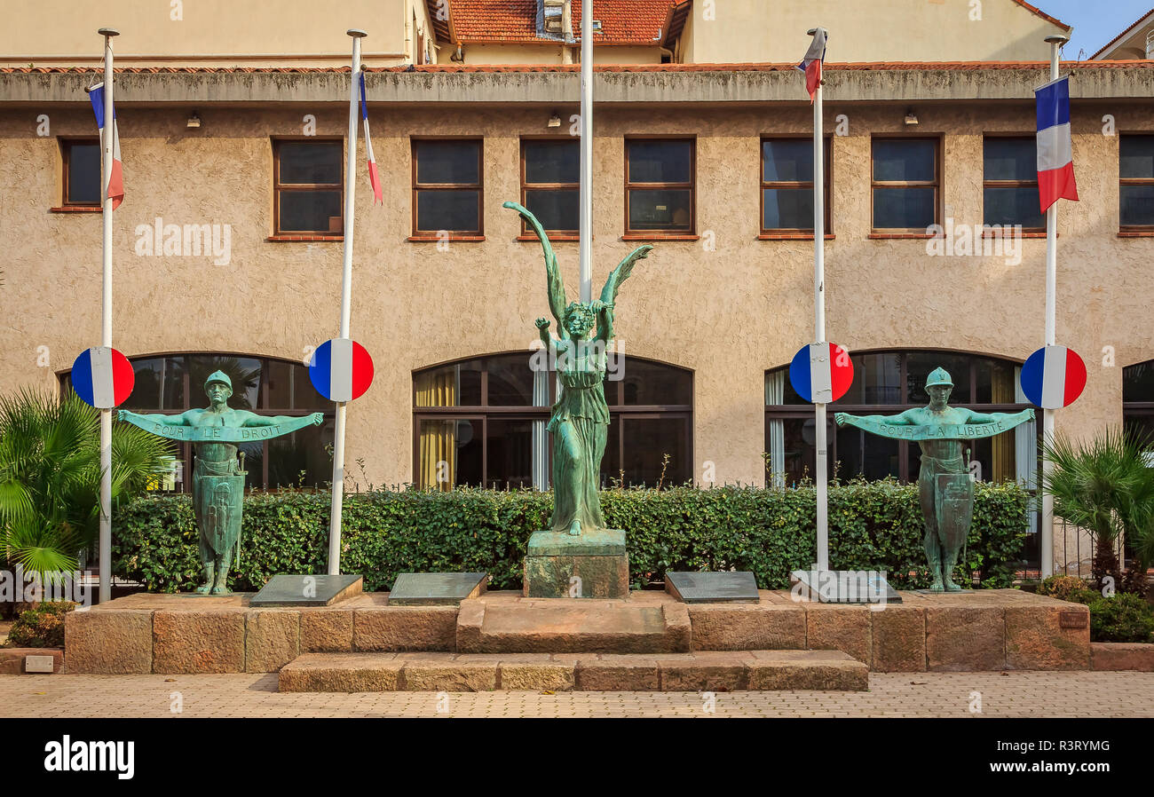 Old town saint raphael hi-res stock photography and images - Alamy
