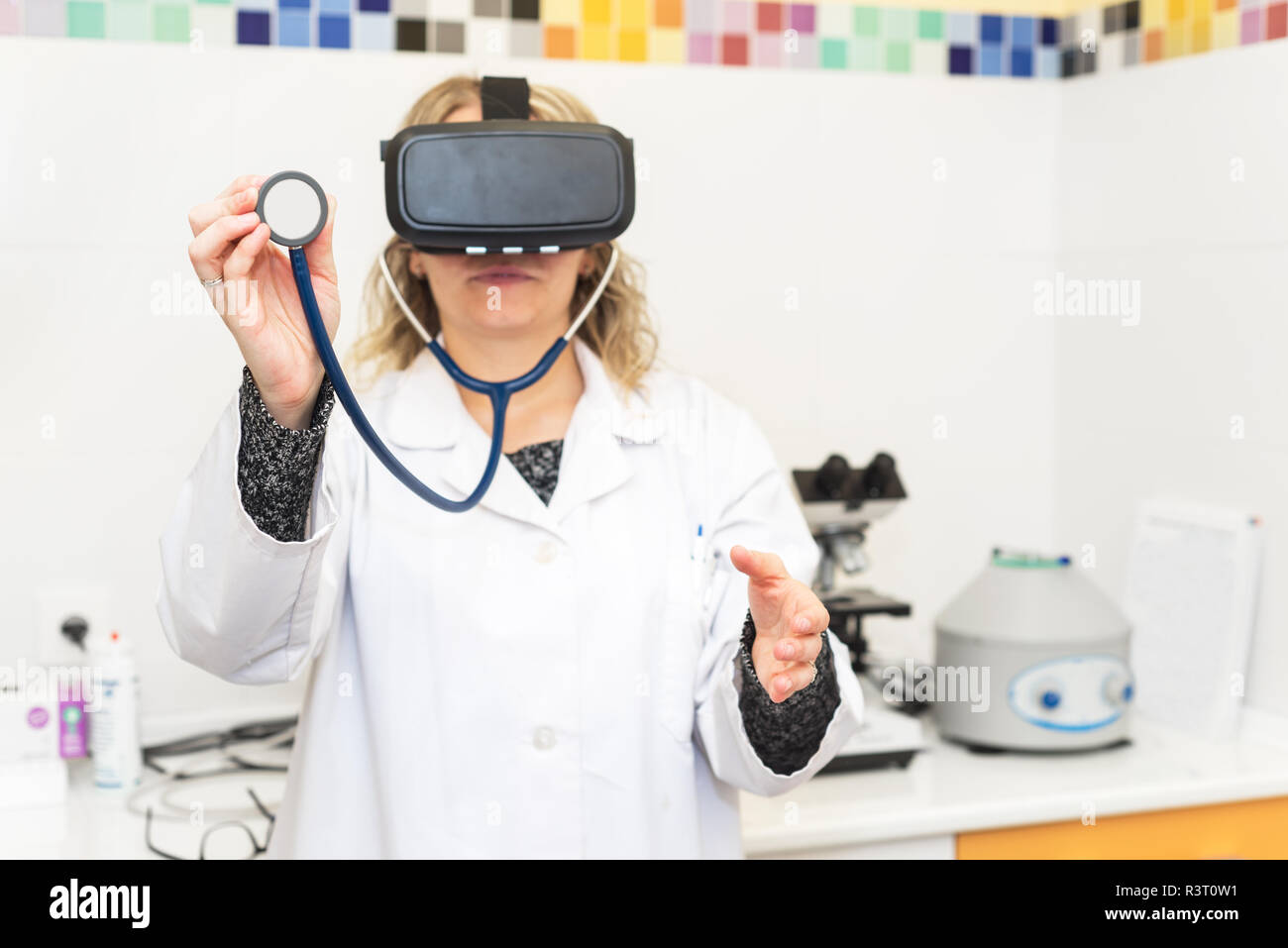 Medical vr device hi-res stock photography and images - Alamy