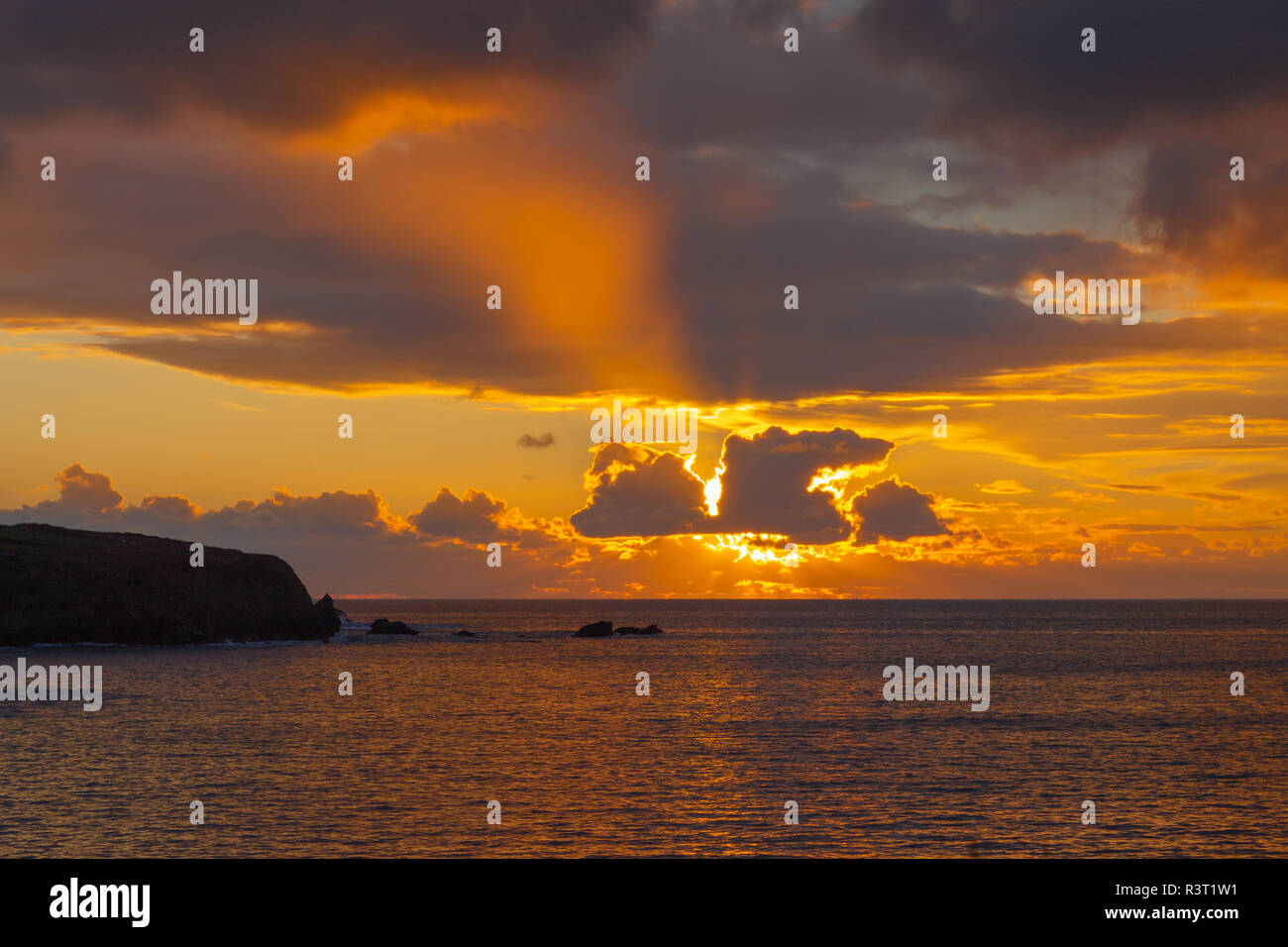 sunset sundown dusk over the atlantic ocean Stock Photo - Alamy