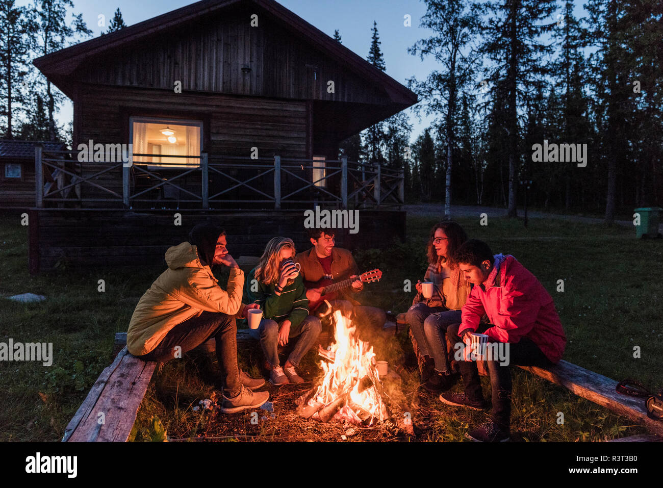 Campfire guitar hi-res stock photography and images - Alamy