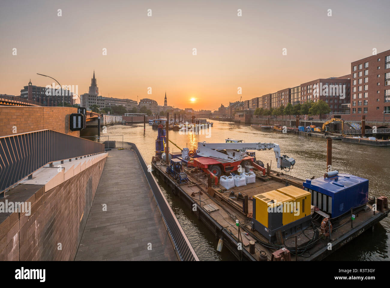 Inland harbour hi-res stock photography and images - Alamy
