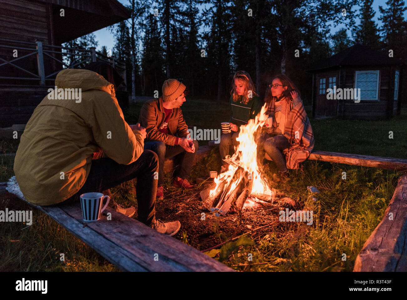 Campfire talking hi-res stock photography and images - Alamy