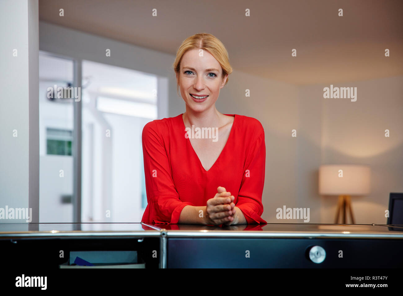 Front office desk hi-res stock photography and images - Alamy
