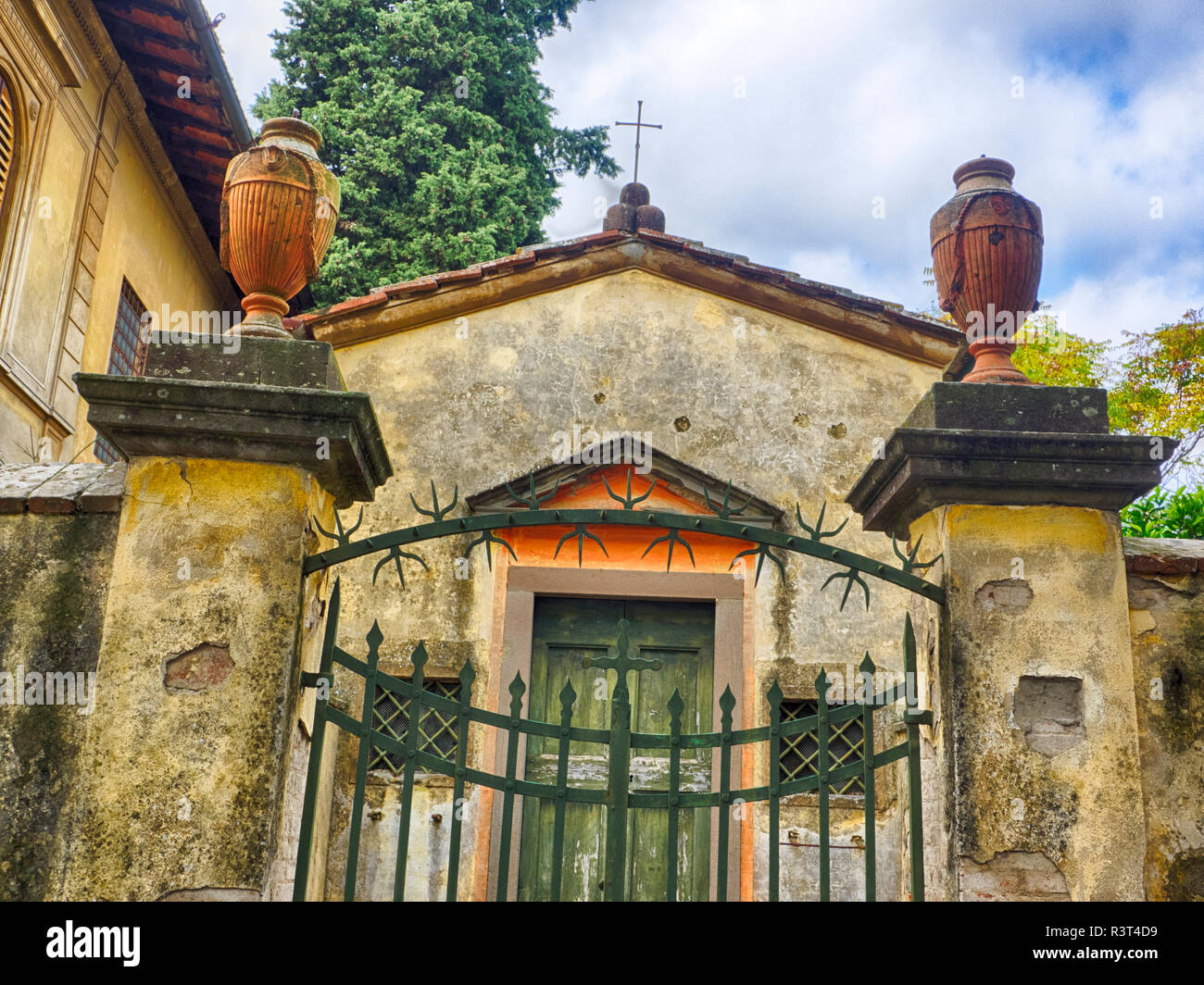 Back street chapel hi-res stock photography and images - Alamy