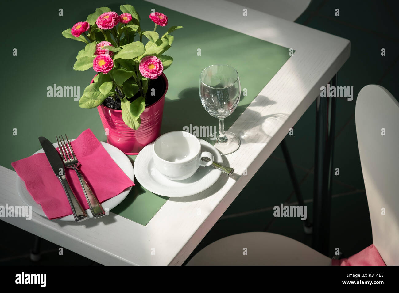 Hotel table setting hi-res stock photography and images - Alamy