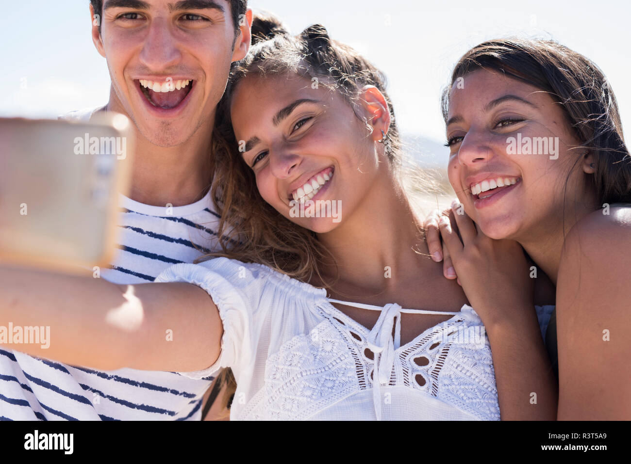 Friends having fun on the beach hi-res stock photography and images - Alamy