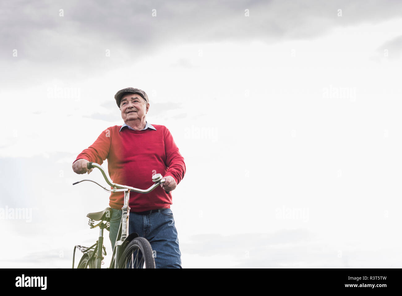 Senior man cyclist hi-res stock photography and images - Alamy