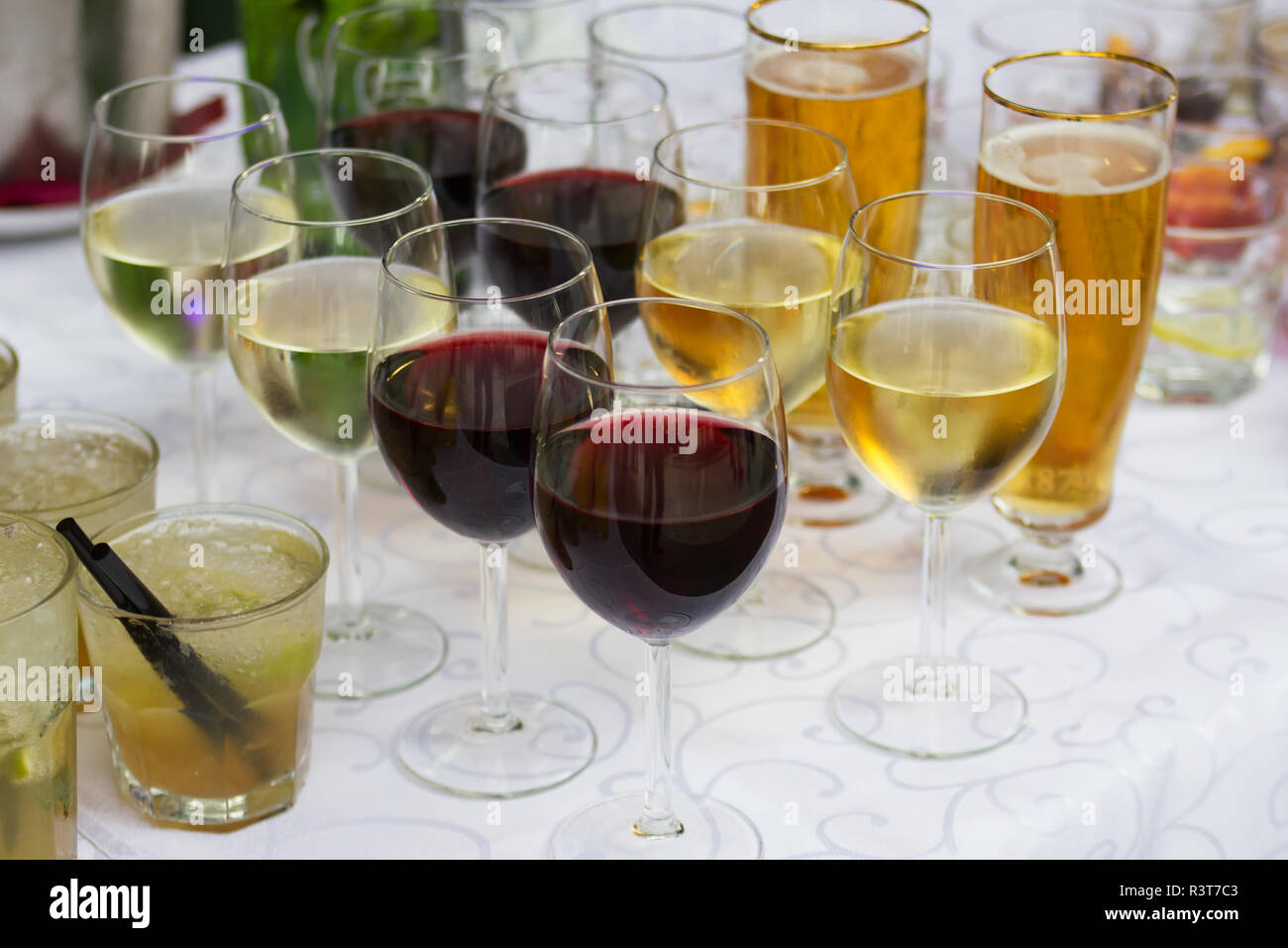 Welcome drinks hi-res stock photography and images - Alamy