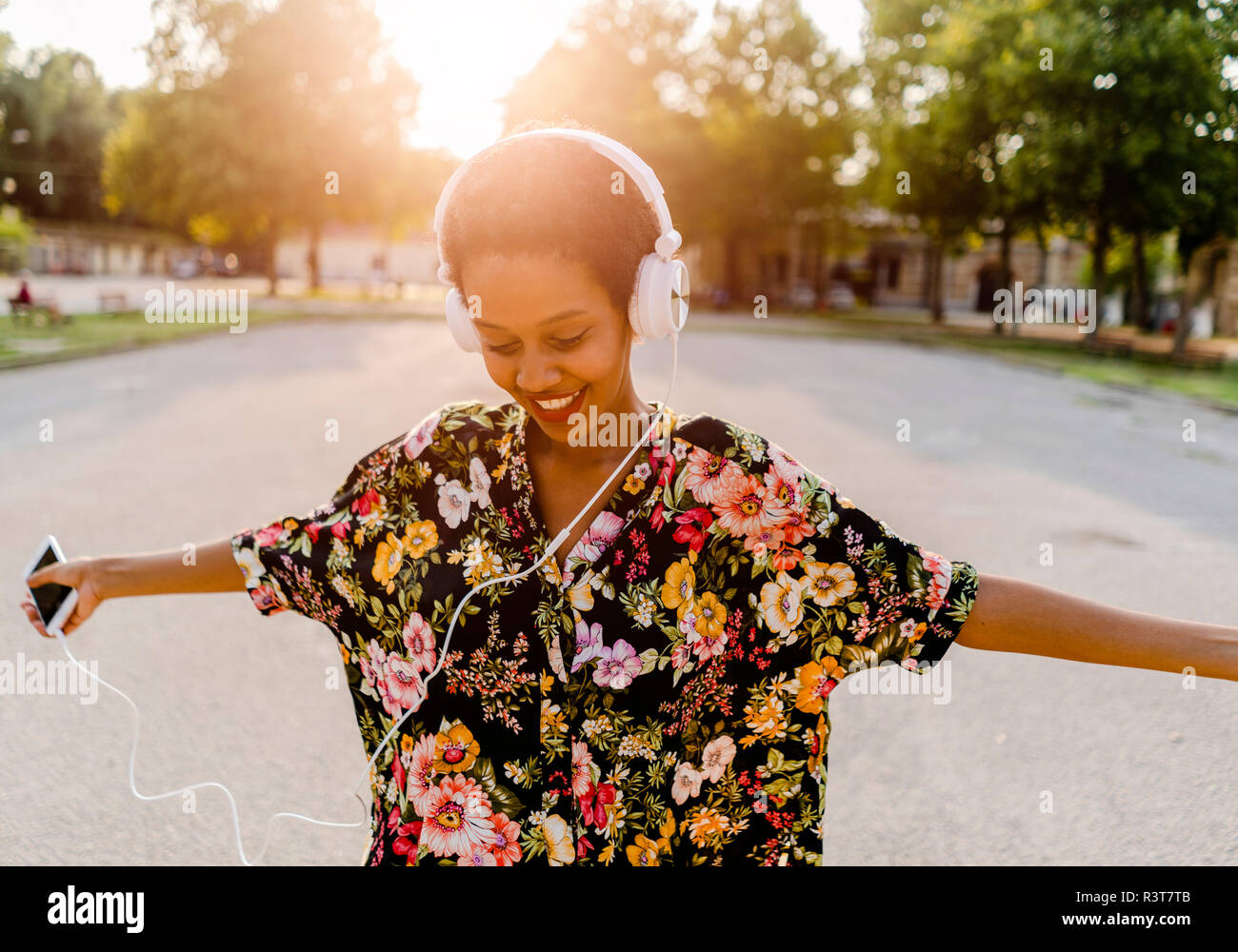 Woman dancing headphones hi-res stock photography and images - Alamy