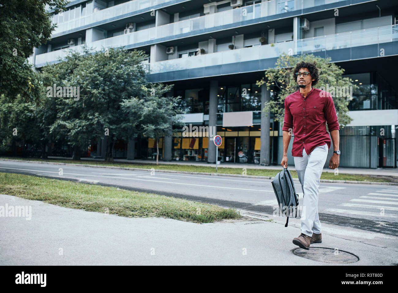 Men work urban road hi-res stock photography and images - Alamy