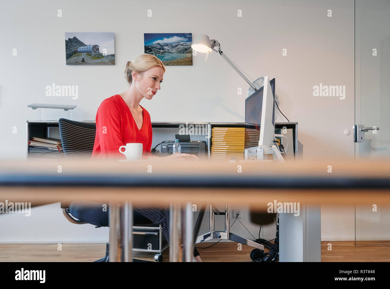 Woman working computer desk hi-res stock photography and images - Alamy
