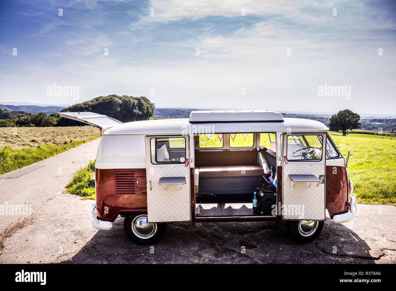 Camper van roadside hi-res stock photography and images - Alamy