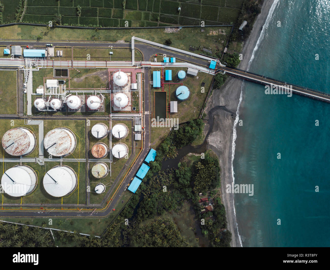 Aerial of oil refineries hi-res stock photography and images - Alamy