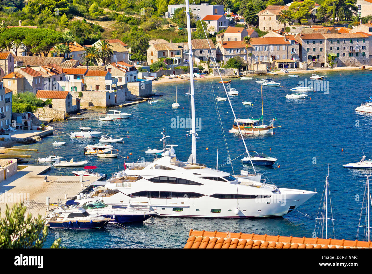 Seafront view vis island hi-res stock photography and images - Alamy