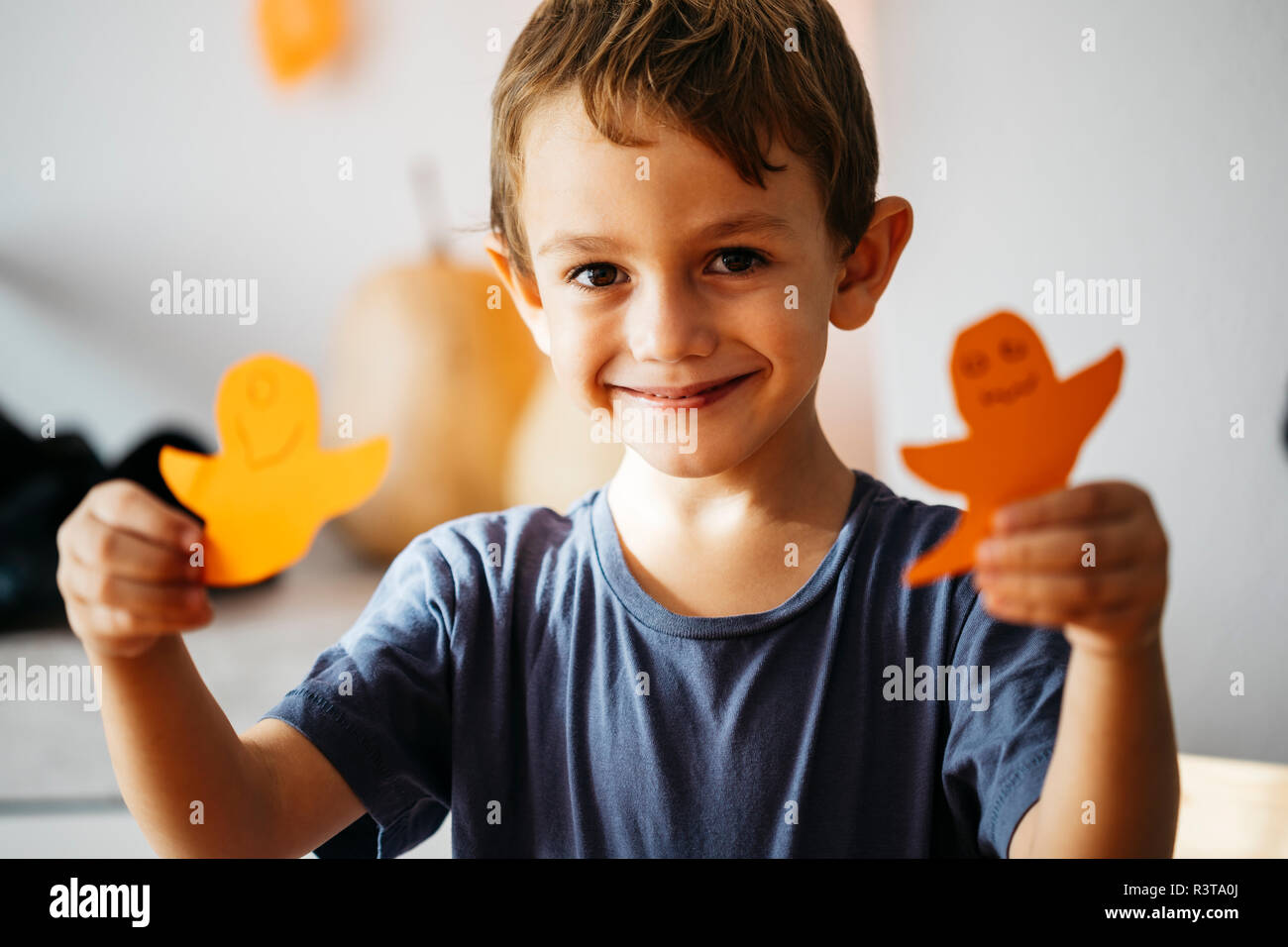 Little ghosts hi-res stock photography and images - Alamy