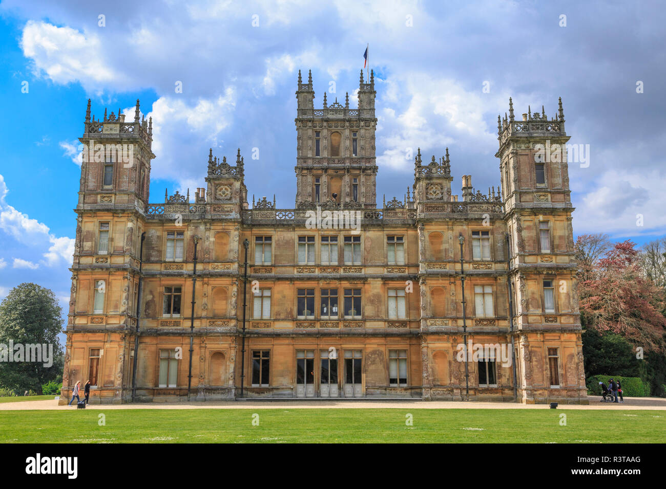 Highclere castle exterior hi-res stock photography and images - Alamy