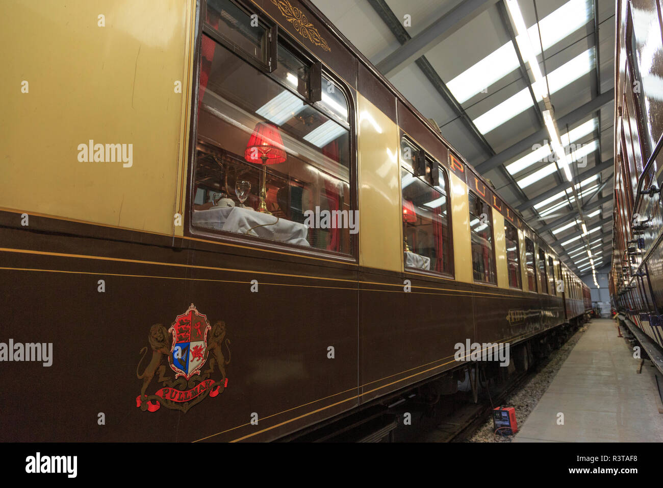 Pullman coach hi-res stock photography and images - Alamy