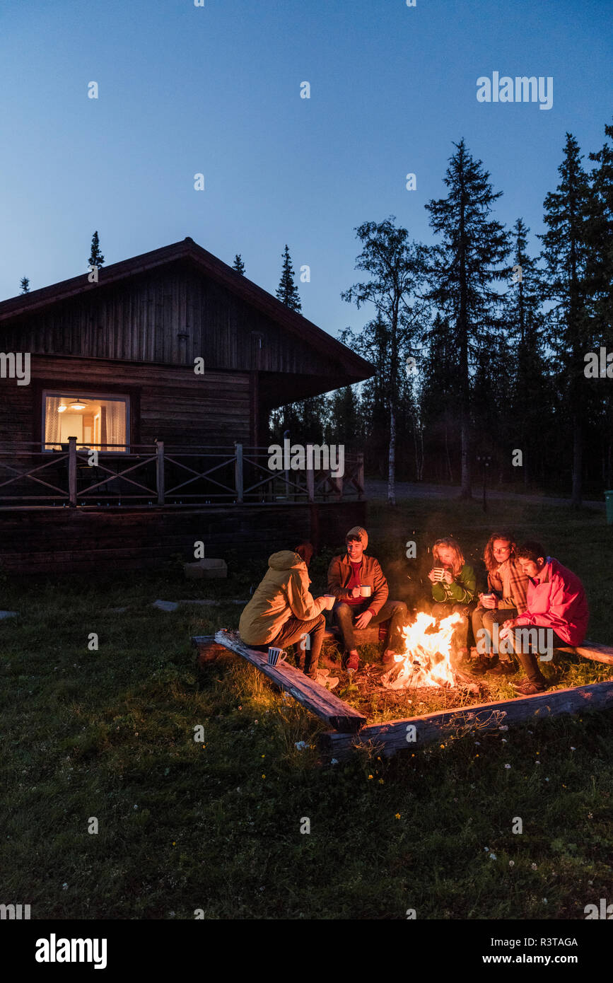 Campfire talking hi-res stock photography and images - Alamy