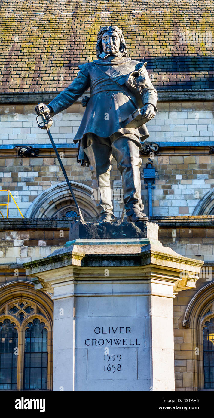 Oliver cromwell statue westminster hi-res stock photography and images - Alamy