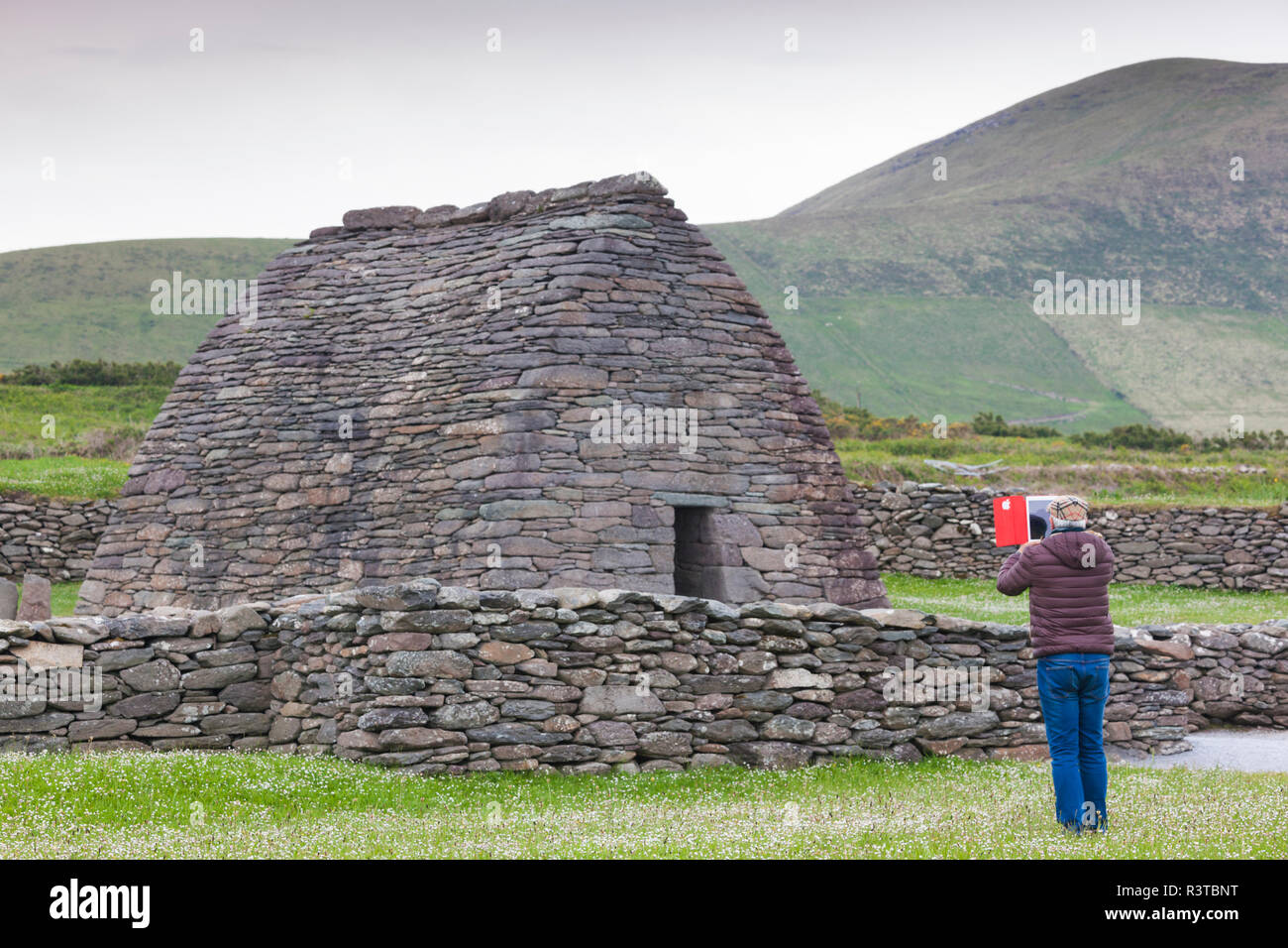 Ireland, County Kerry, Dingle Peninsula, Ballyferriter, Gallarus ...