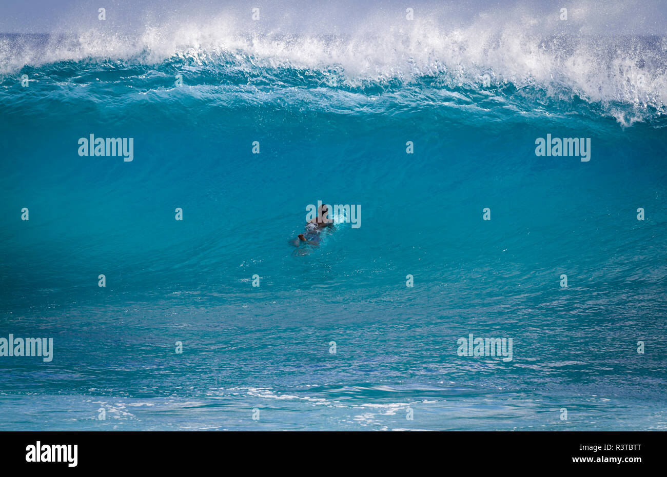 Overhead wave surfer hi-res stock photography and images - Alamy