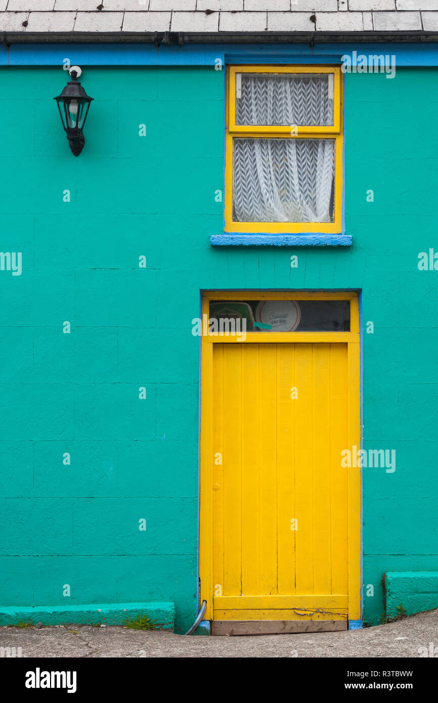 Ireland, County Kerry, Dingle Peninsula, Cloghane, colorful buildings ...