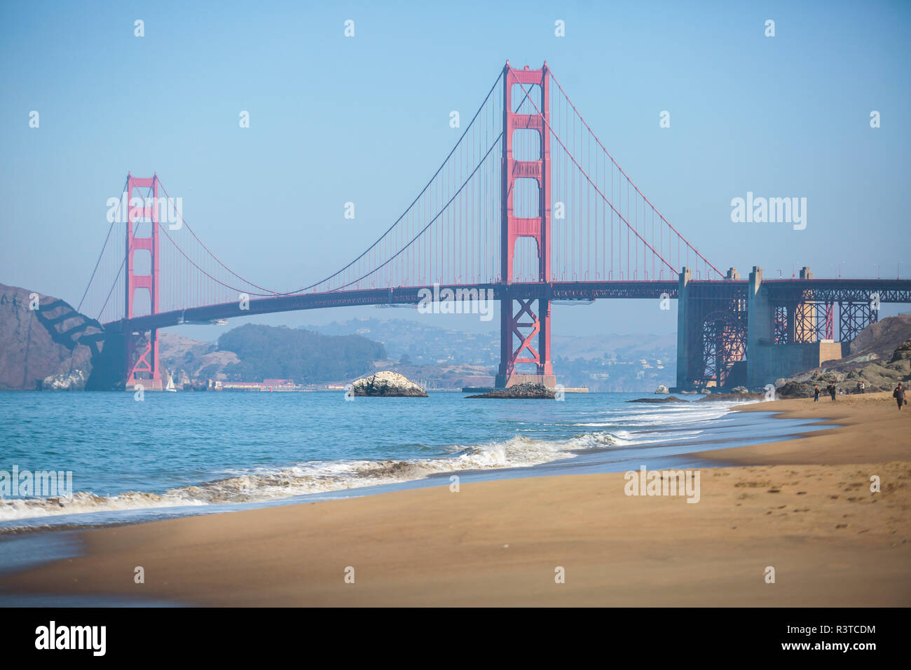 Classic panoramic view of famous Golden Gate Bridge seen from Baker ...