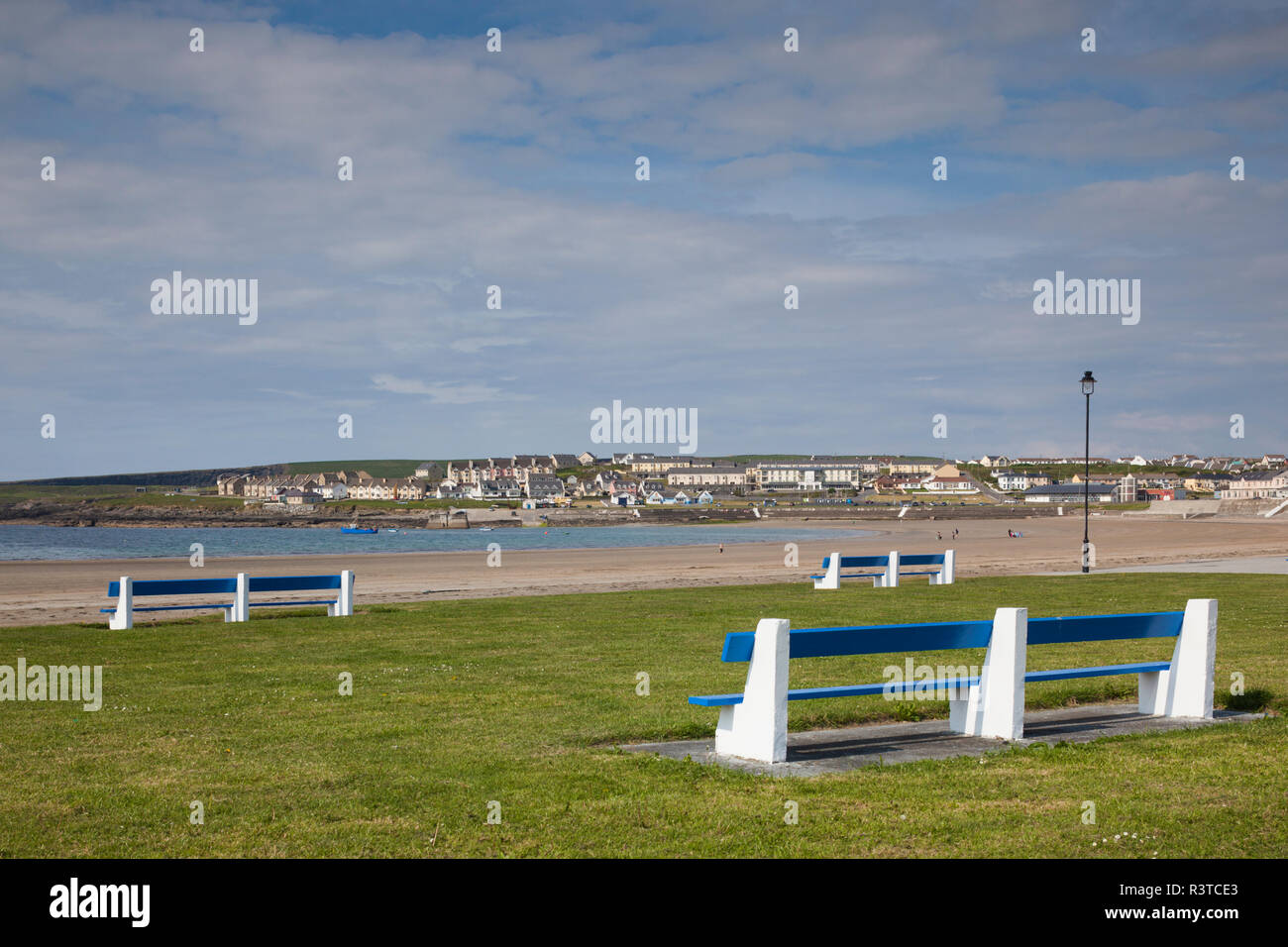 Kilkee beach clare hi-res stock photography and images - Alamy