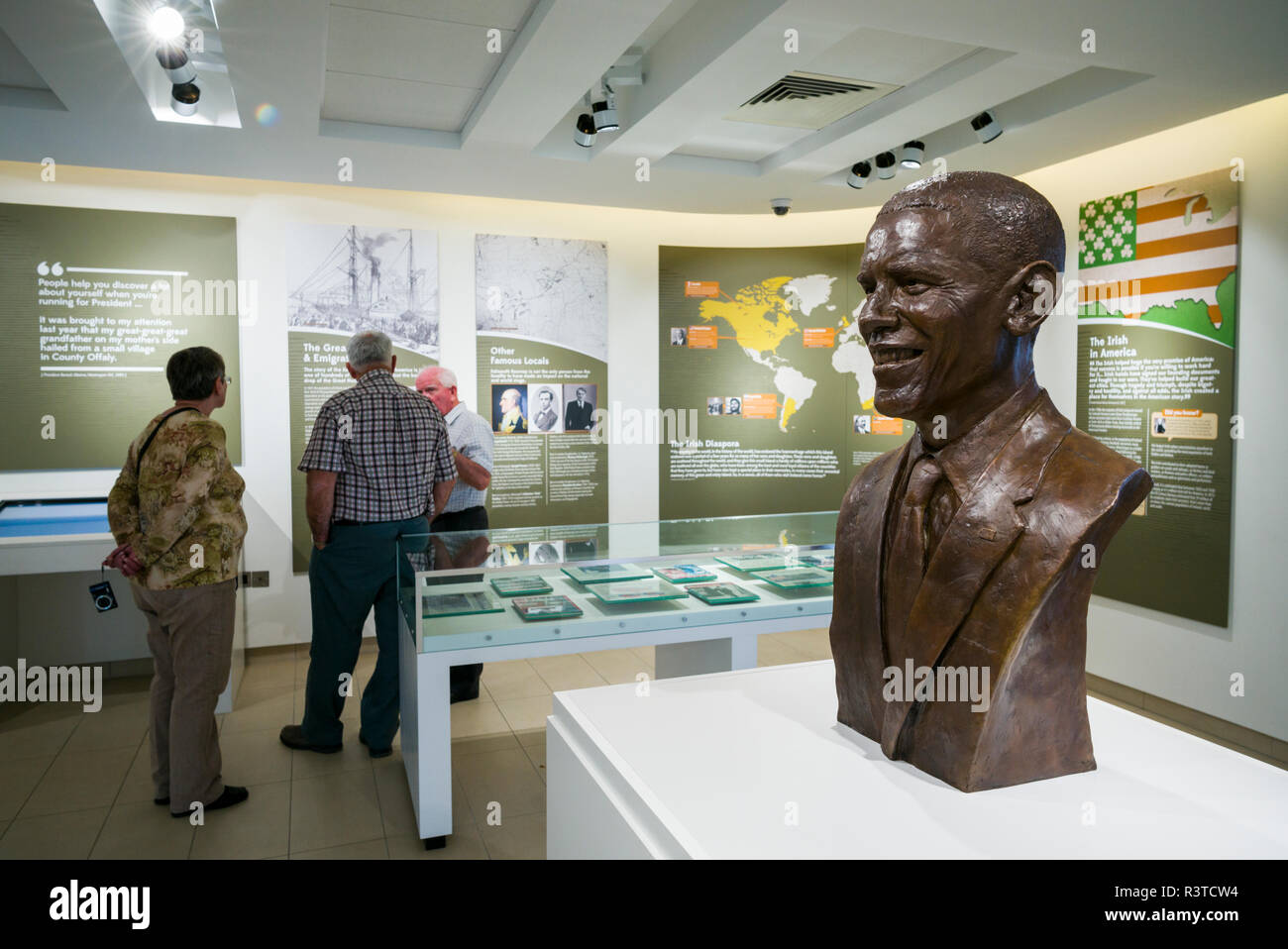 President obama statue hi-res stock photography and images - Alamy