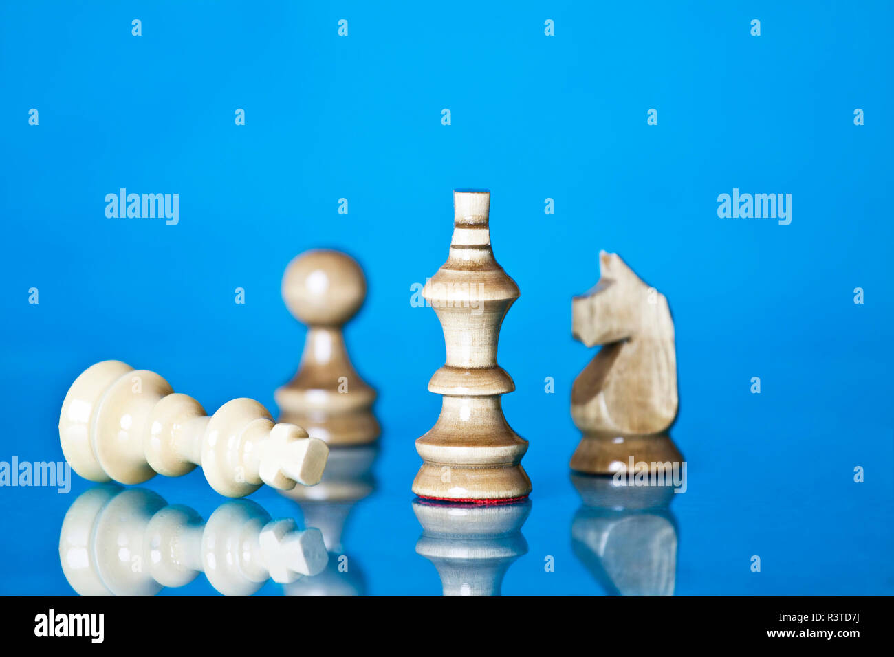 Deep blue chess hi-res stock photography and images - Alamy