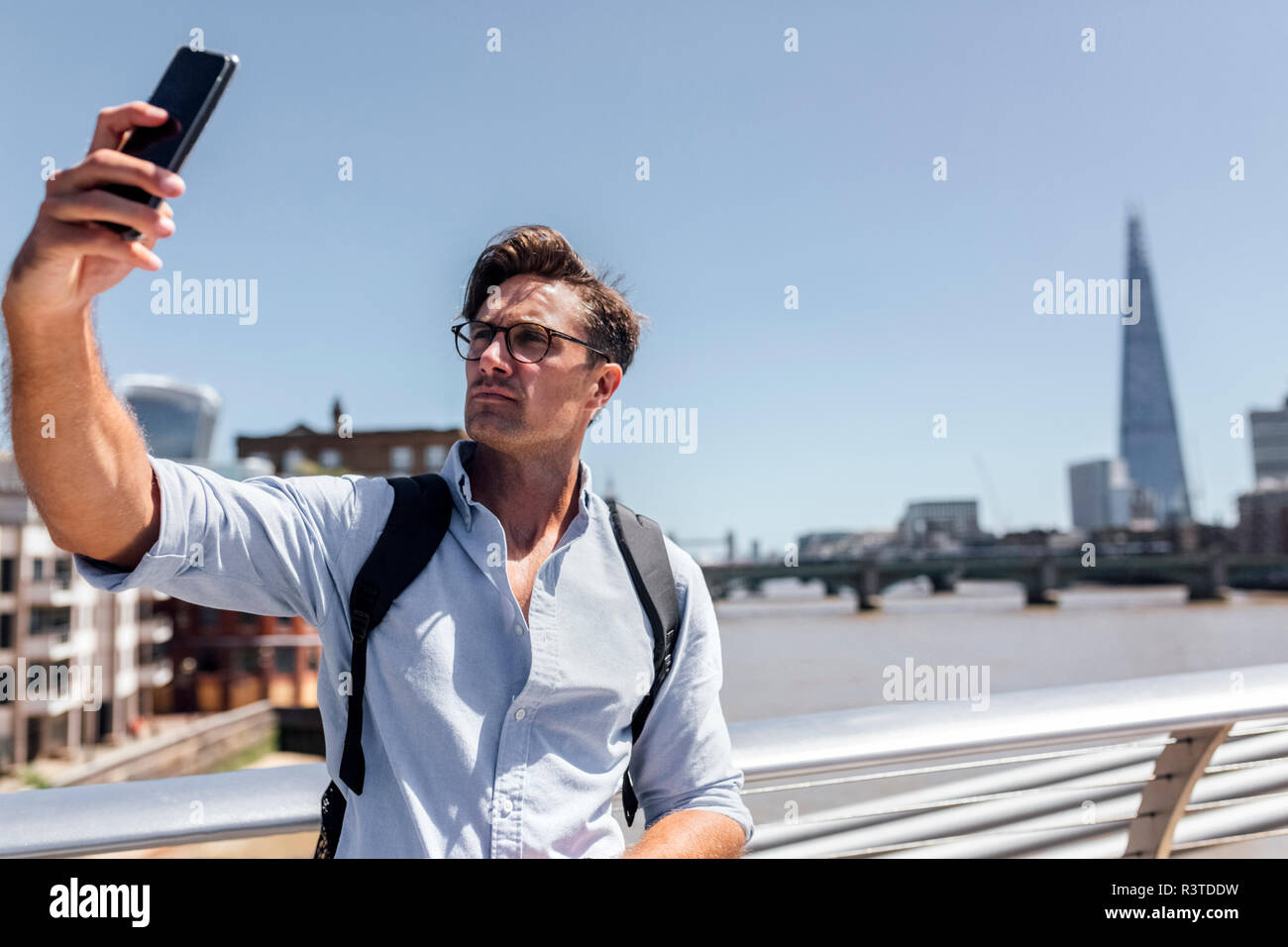 London millennium bridge man hi-res stock photography and images - Alamy