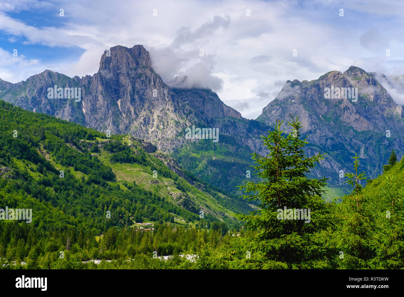 Kukes hi-res stock photography and images - Alamy