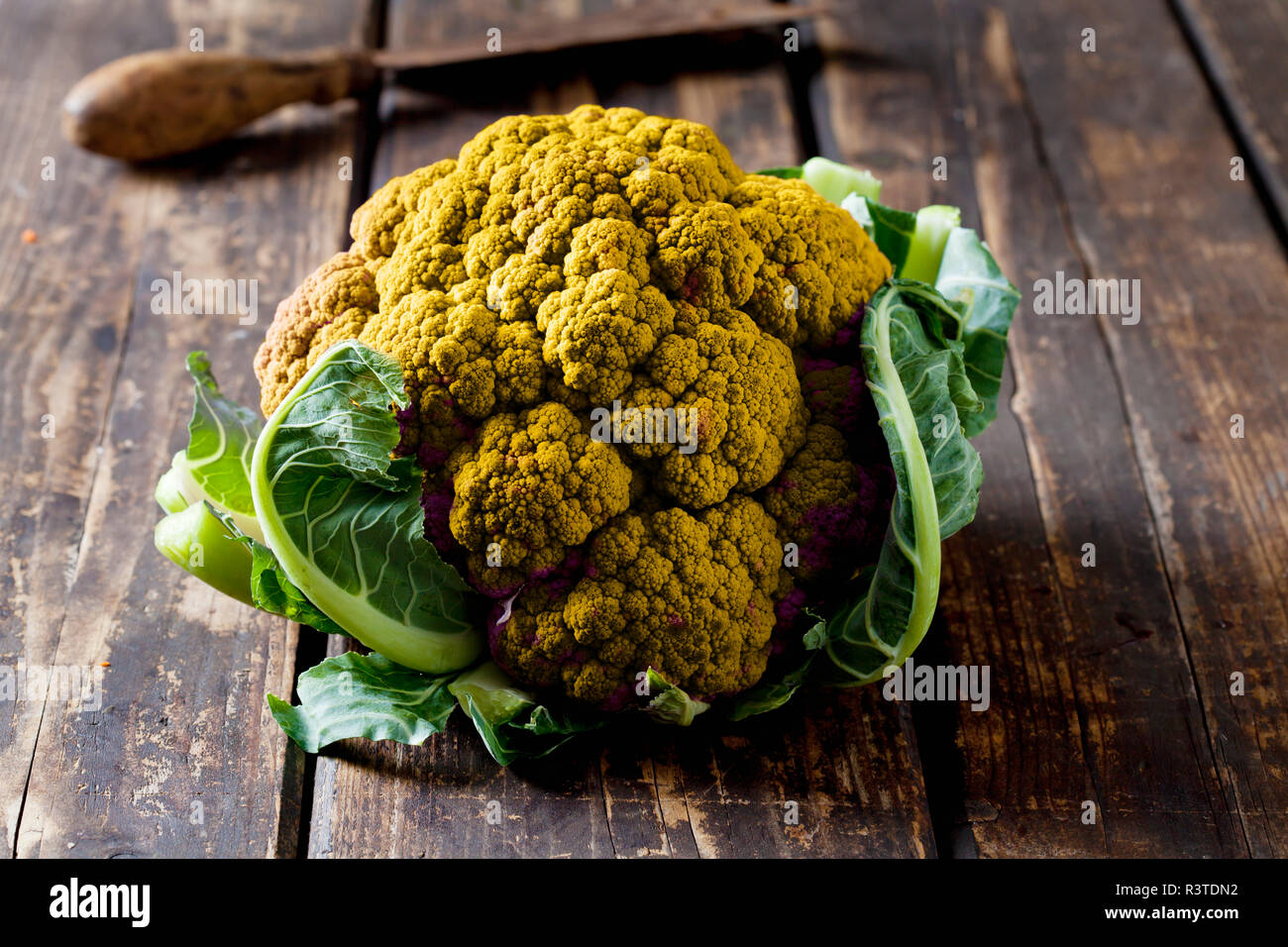 Yellow cauliflower hi-res stock photography and images - Alamy