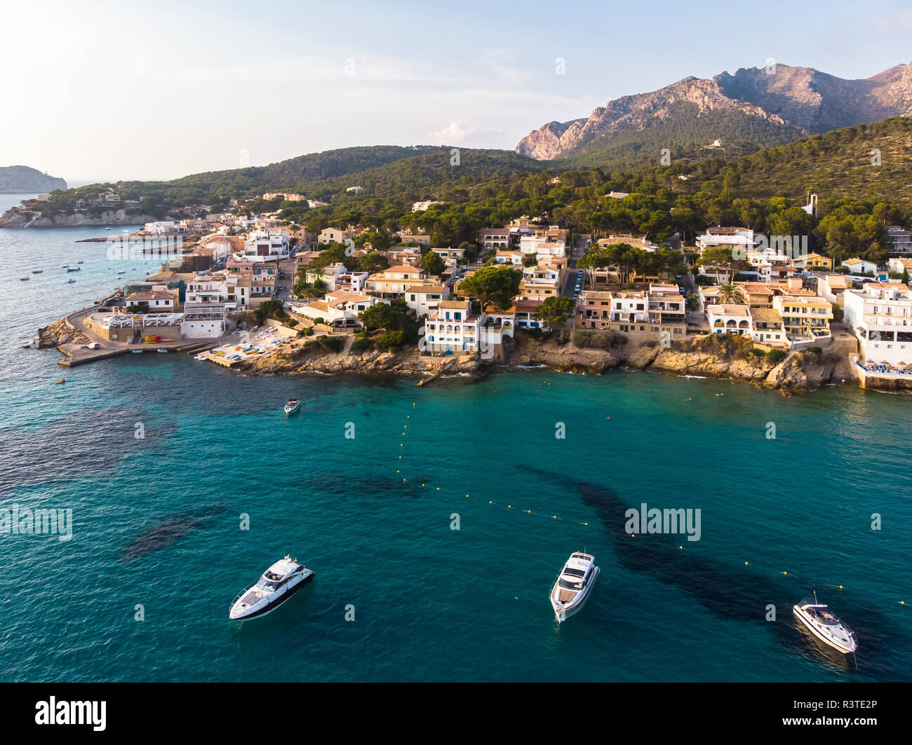Aerial photos of boats hi-res stock photography and images - Alamy