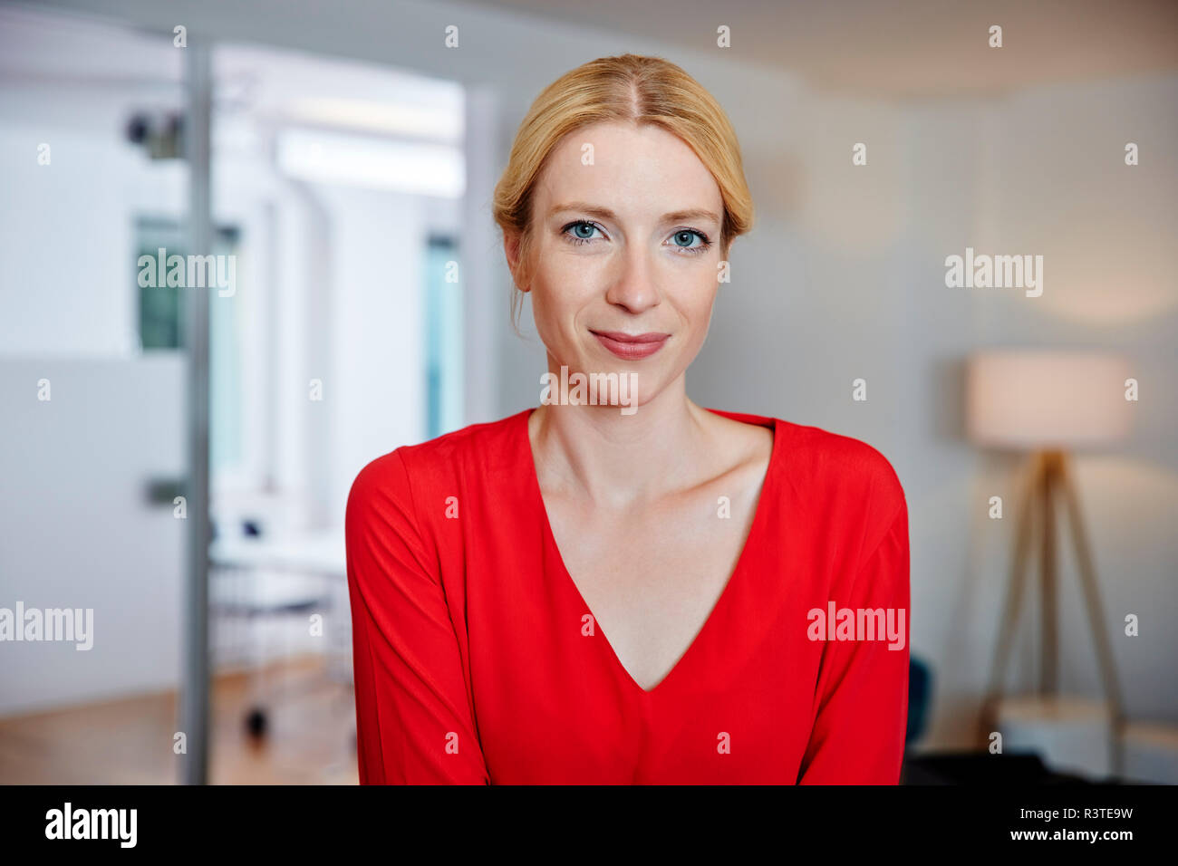 Confident office woman hi-res stock photography and images - Alamy Confident office woman hi-res stock photography and images - Alamy