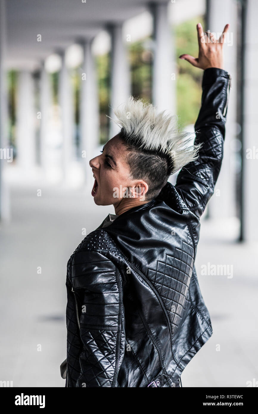 Rear view of screaming punk woman at an arcade Stock Photo - Alamy
