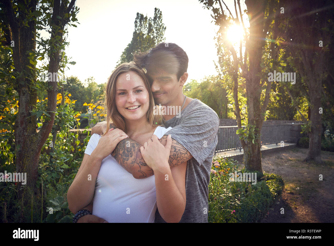 Back hug couple hi-res stock photography and images - Alamy