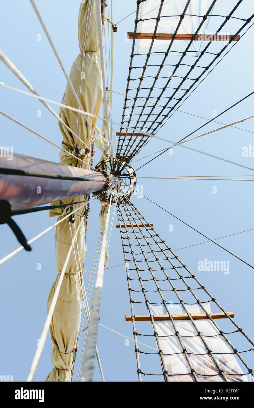 Mainmast and rope ladders to hold the sails of a sailboat Stock Photo ...